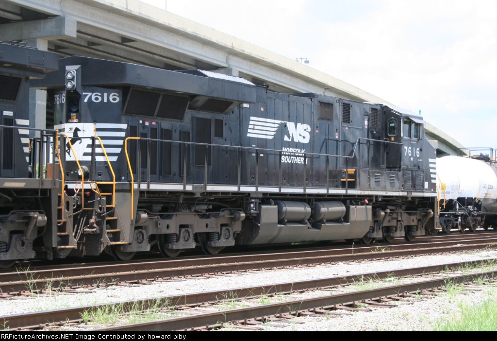 NS 7616 moves to the North Yard for some switching chores